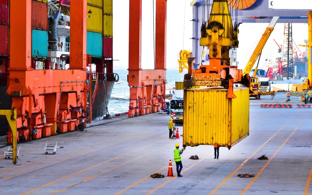 Stevedoring: Pengertian, Tugas, dan Manfaatnya, Wajib Tahu!